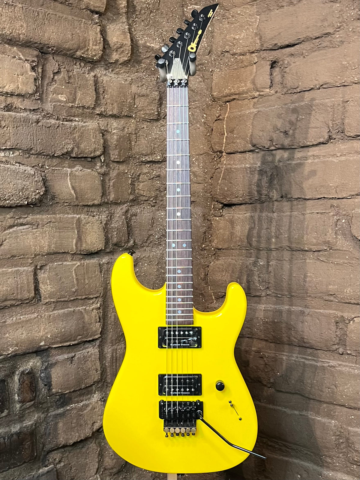 Charvel Custom Shop San Dimas - Graffiti Yellow (New)| Black Mountain ...
